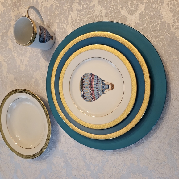 Royal Gallery, Macy's | Dining | Gold And Blue Formal Dinnerware Set ...